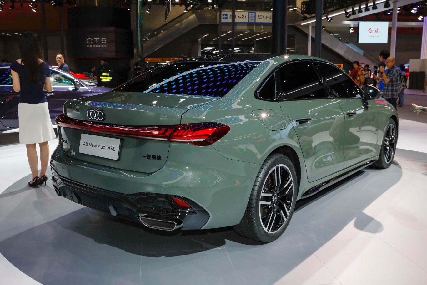 【奥迪A5L2.0T 运动版 Plus侧后45度车头向右水平图片-汽车图片大全】-易车