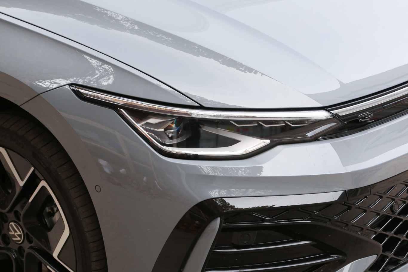 【高尔夫300TSI R-Line大灯侧45度俯拍图片-汽车图片大全】-易车