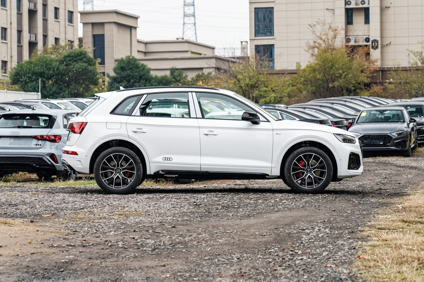 【奥迪Q5L45 TFSI 豪华动感型正侧车头向右水平图片-汽车图片大全】-易车