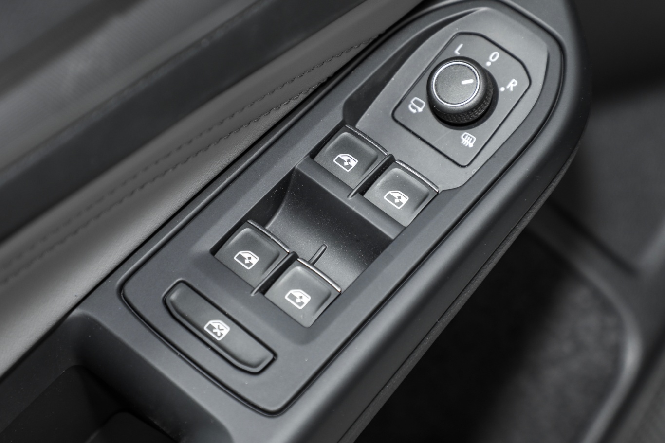 【高尔夫300TSI Pro车窗调节整体图片-汽车图片大全】-易车