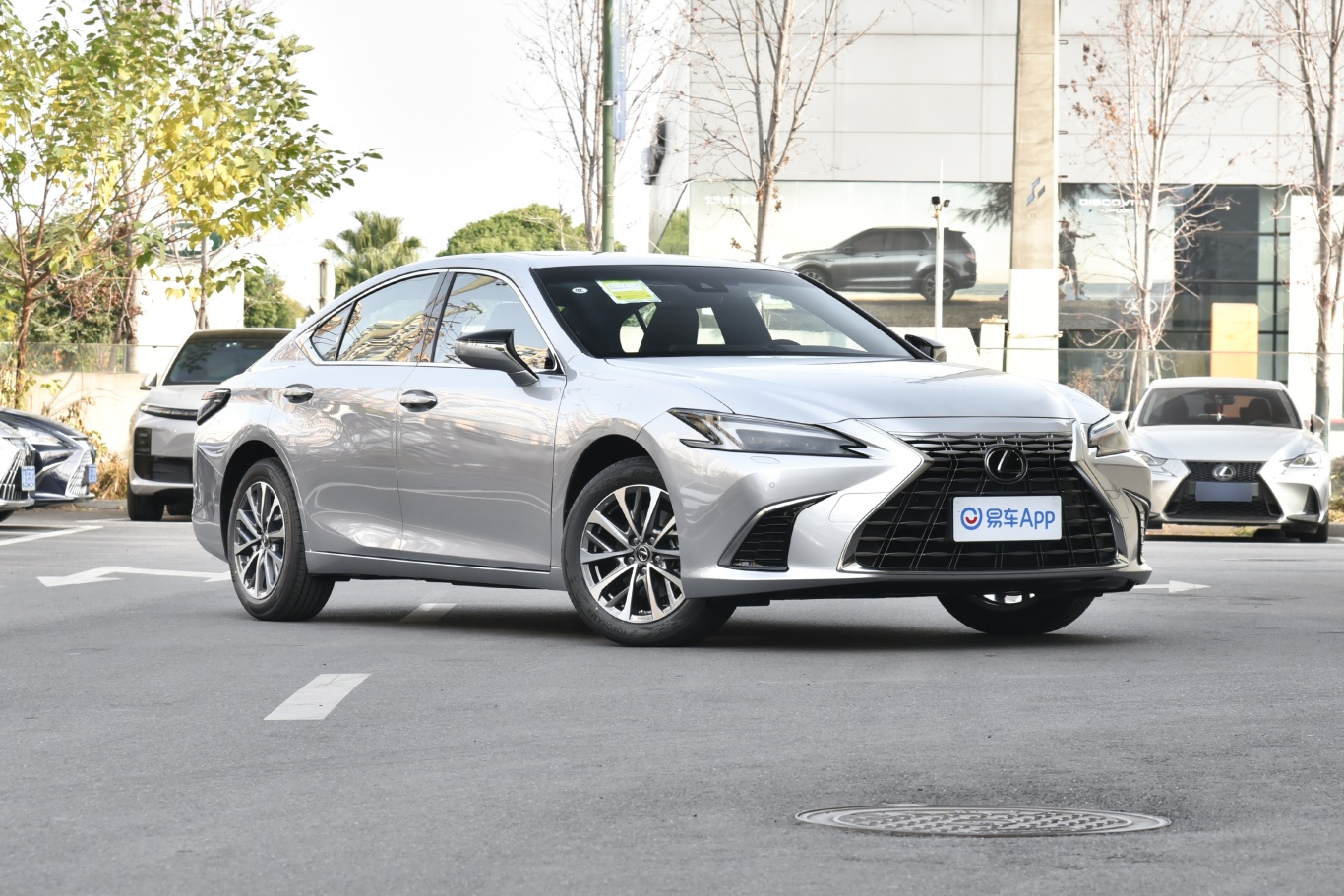 【雷克萨斯ES200 臻享版侧前45度车头向右水平图片-汽车图片大全】-易车