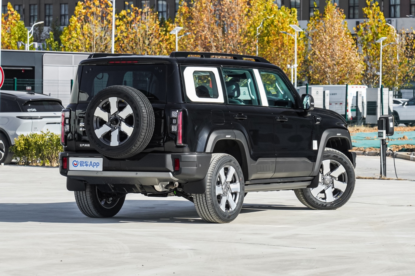 【北京越野BJ40增程152km 进阶版侧后45度车头向右水平图片-汽车图片大全】-易车