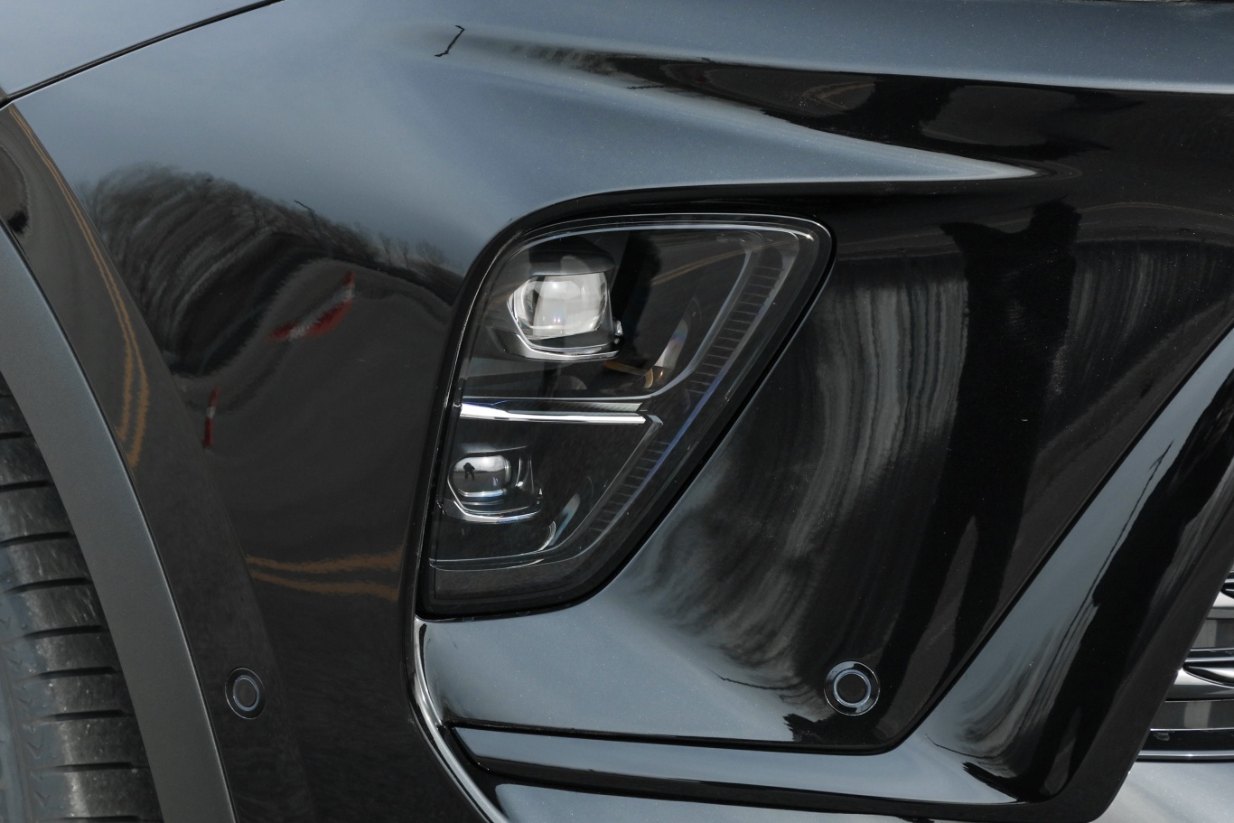 【昂科威Plus昂科威Plus 28T 四驱白金版大灯侧45度俯拍图片-汽车图片大全】-易车