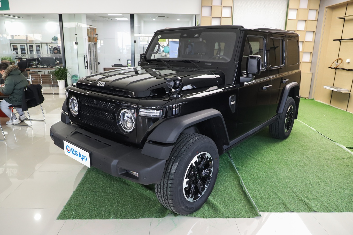 【212 T012.0T 检阅官 汽油侧前45度车头向左水平图片-汽车图片大全】-易车