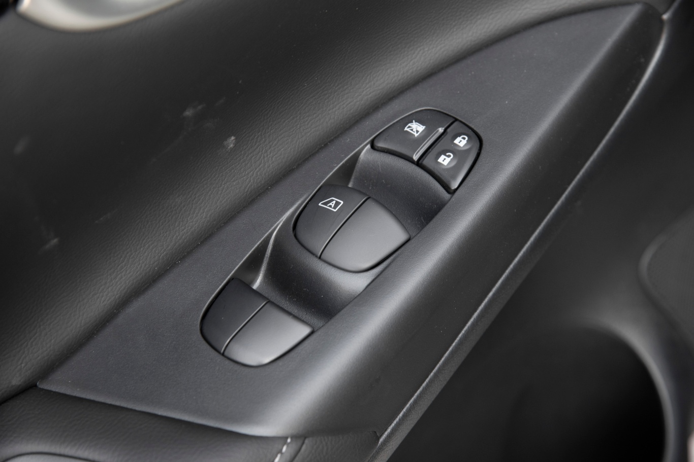 【轩逸改款二 经典 1.6L XL 豪华版车窗调节整体图片-汽车图片大全】-易车