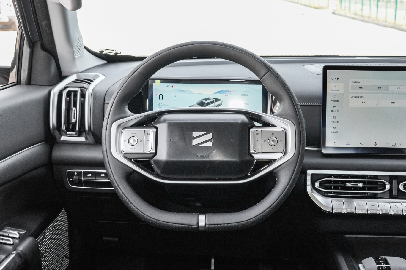【郑州日产Z9GT 2.0T 自动四驱标箱舒享版 汽油方向盘图片-汽车图片大全】-易车