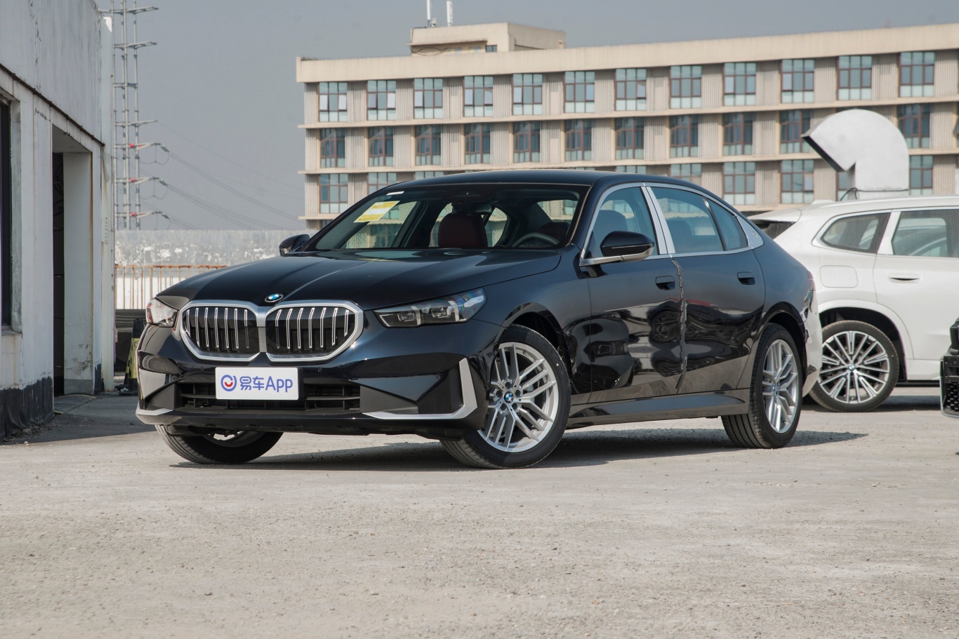 【宝马5系525Li 豪华套装侧前45度车头向左水平图片-汽车图片大全】-易车