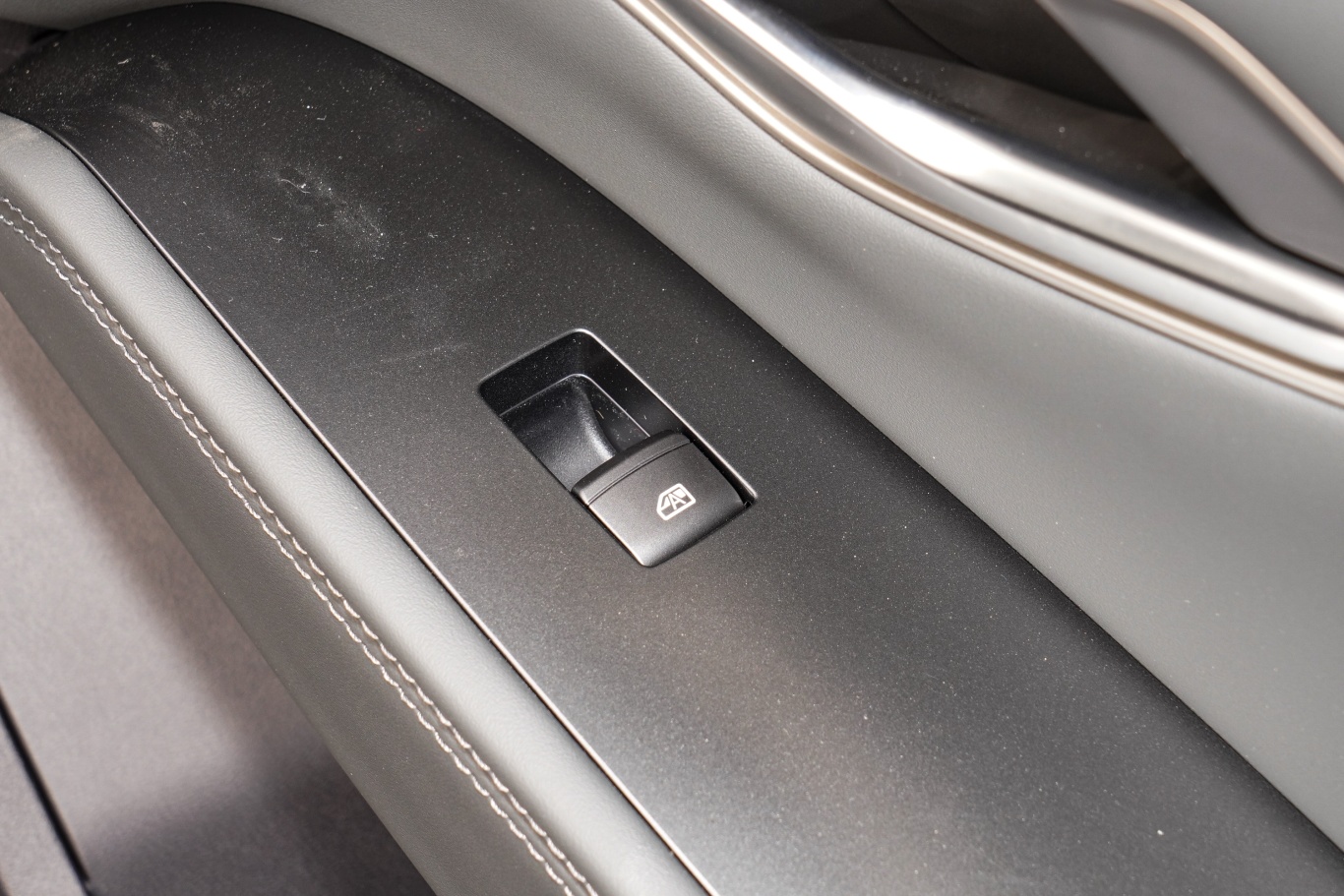 【秦LDM-i 智驾版 1.5L 120km 超越型副驾驶位图片-汽车图片大全】-易车