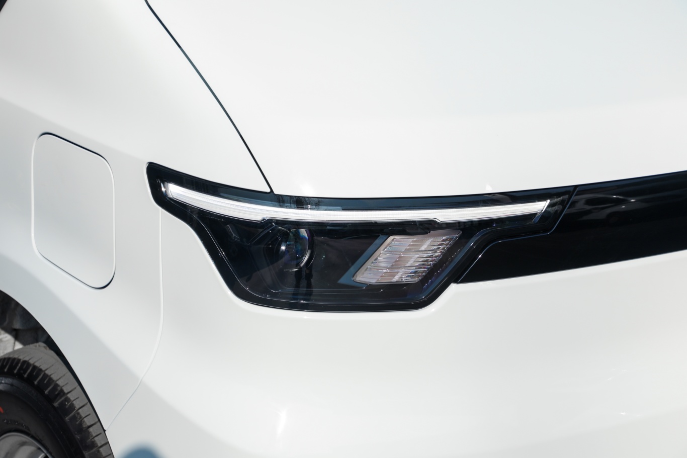 【江铃E福顺305km 中轴低顶盲窗版 时代新安53.58kWh大灯侧45度俯拍图片-汽车图片大全】-易车