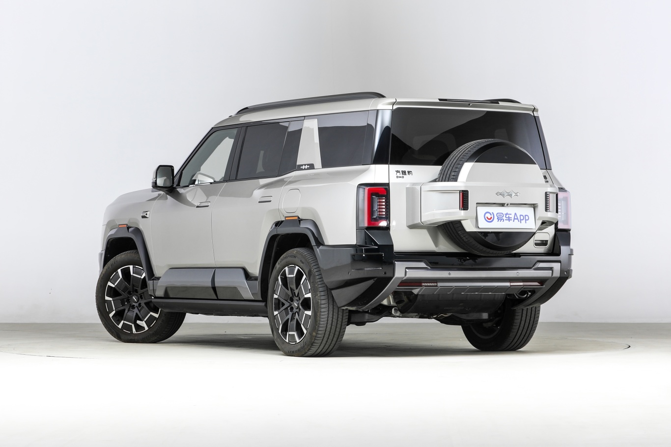 【豹82.0T 智勇旗舰版 7座侧后45度车头向左水平图片-汽车图片大全】-易车