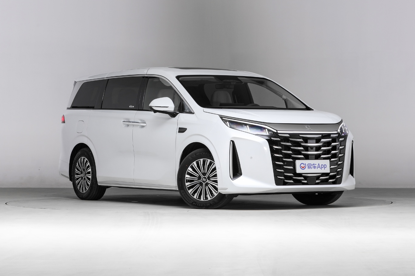 【夏DM-i 1.5T 180km 卓越型侧前45度车头向右水平图片-汽车图片大全】-易车