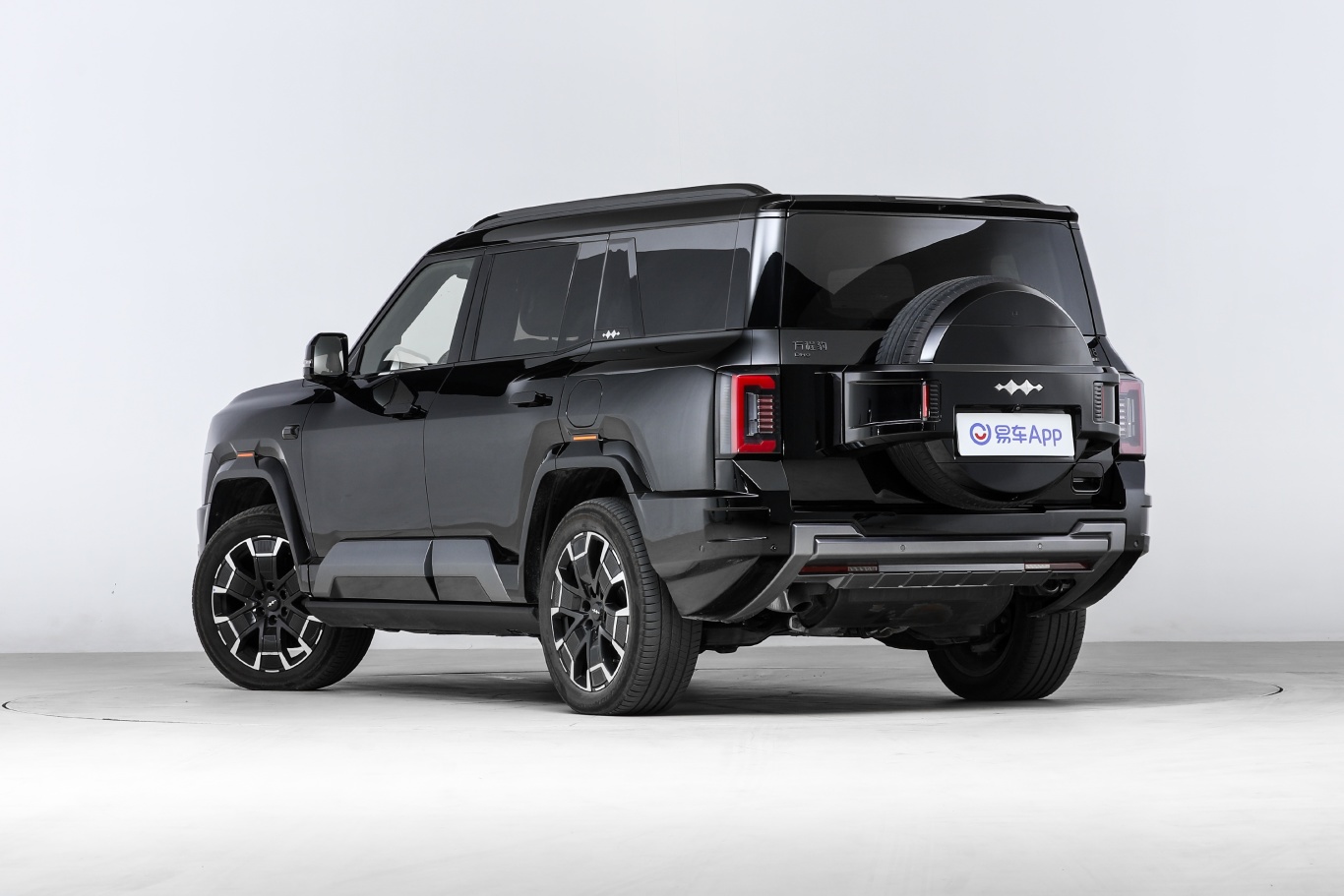 【豹82.0T 智勇旗舰版 7座侧后45度车头向左水平图片-汽车图片大全】-易车