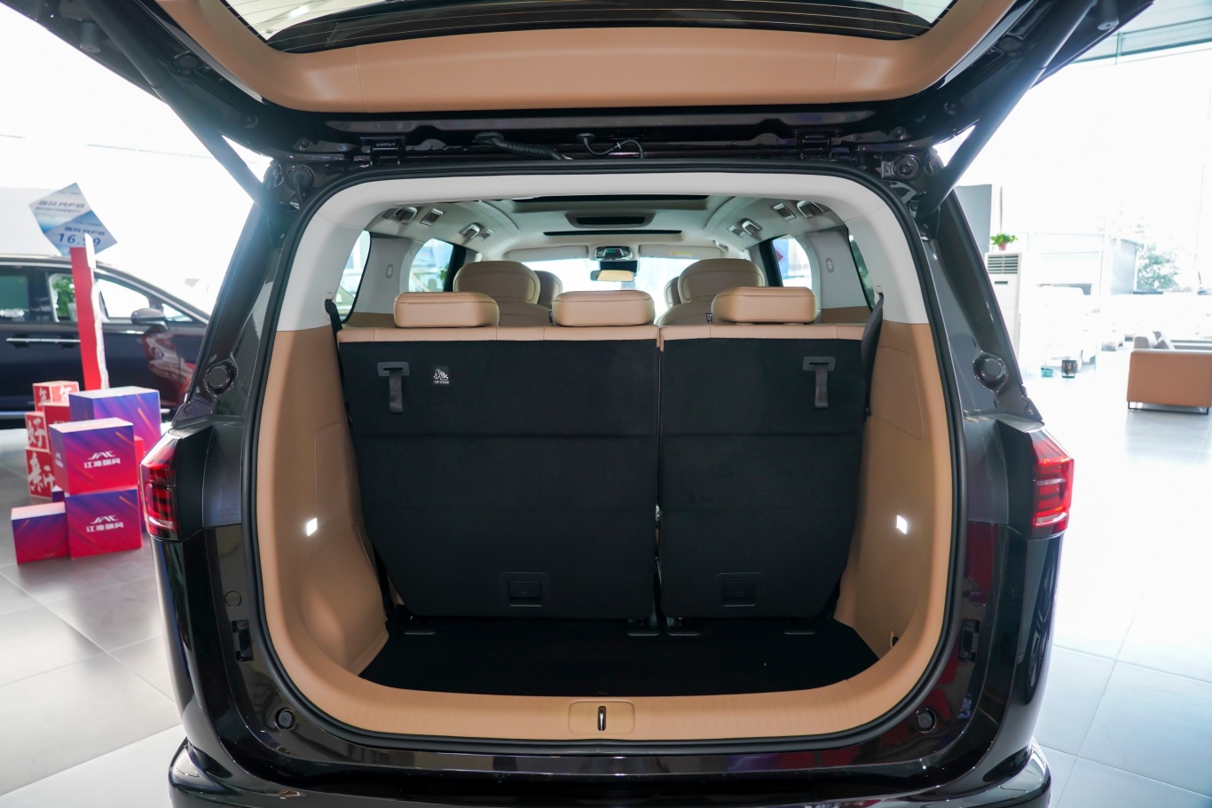 【瑞风RF8 PHEV智聆版 1.5T 252km 旗舰型后备厢空间特写图片-汽车图片大全】-易车