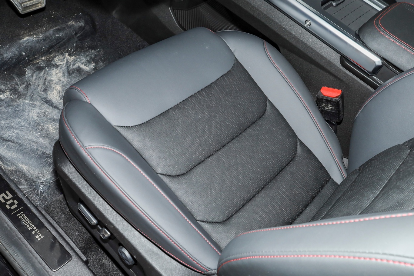 【捷途旅行者2.0T 自动四驱20万纪念版主驾驶位图片-汽车图片大全】-易车