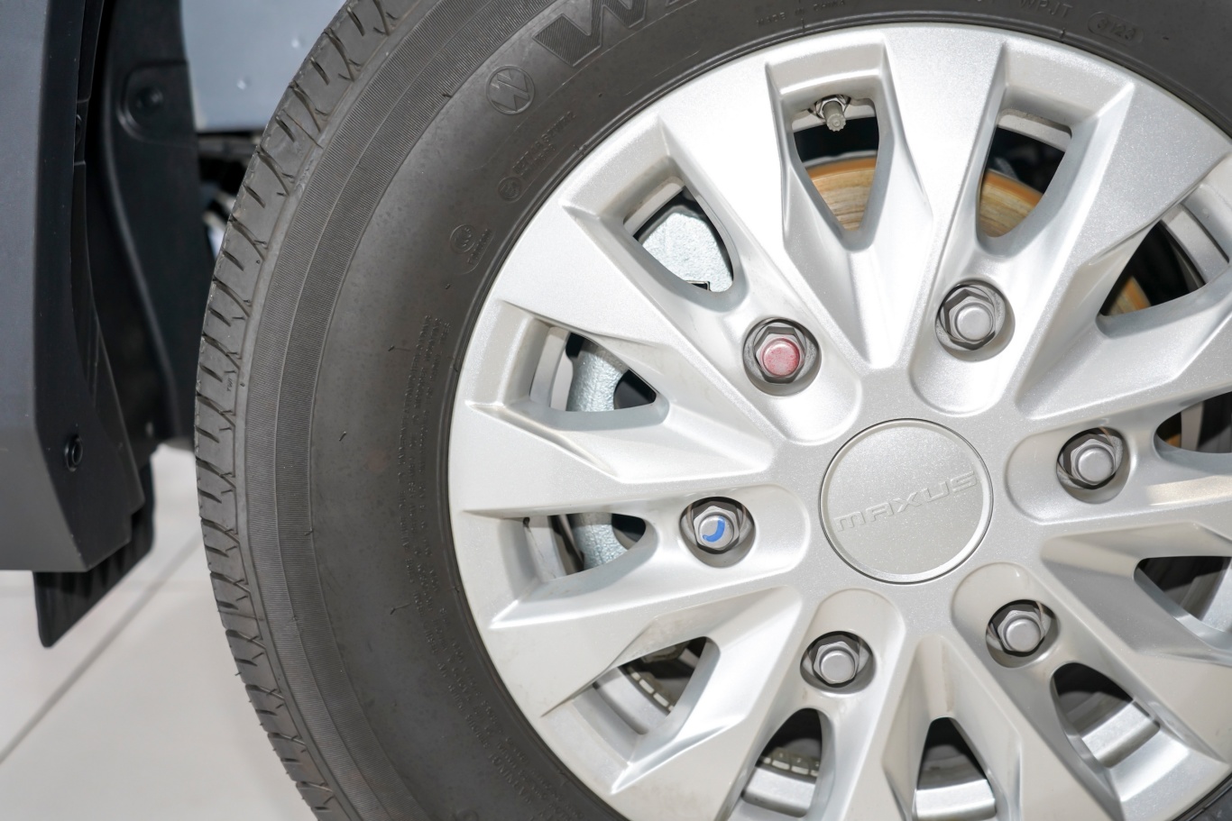 【大通V90房车旅行家RVLIFE乐玩版 2.0T 150Ps 4座前刹车卡钳图片-汽车图片大全】-易车