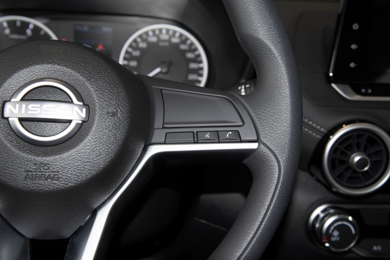 【轩逸1.6L 真心版右侧方向盘功能按键图片-汽车图片大全】-易车