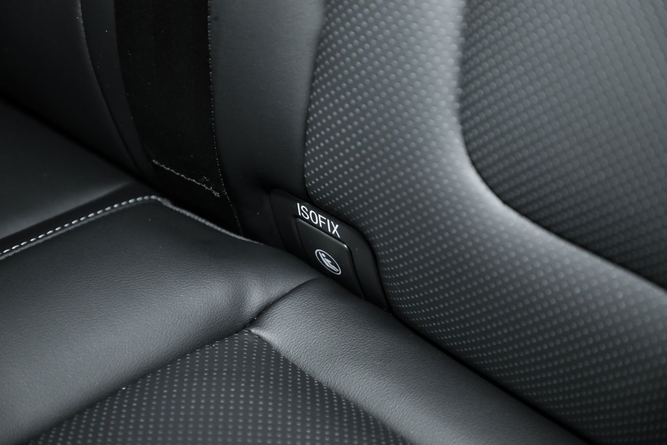 【坦克300新能源2.0T Hi4-T儿童座椅接口图片-汽车图片大全】-易车