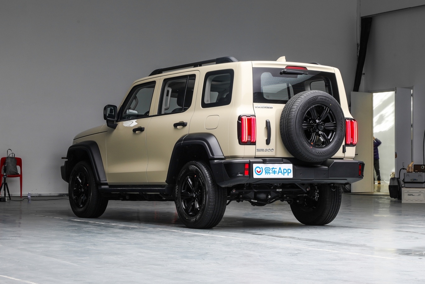 【坦克3002.0T 征服者 汽油侧后45度车头向左水平图片-汽车图片大全】-易车