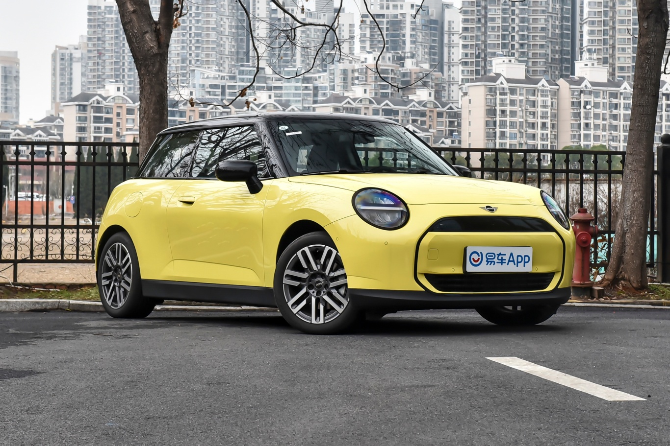 【电动MINI COOPER456km COOPER E 经典派侧前45度车头向右水平图片-汽车图片大全】-易车