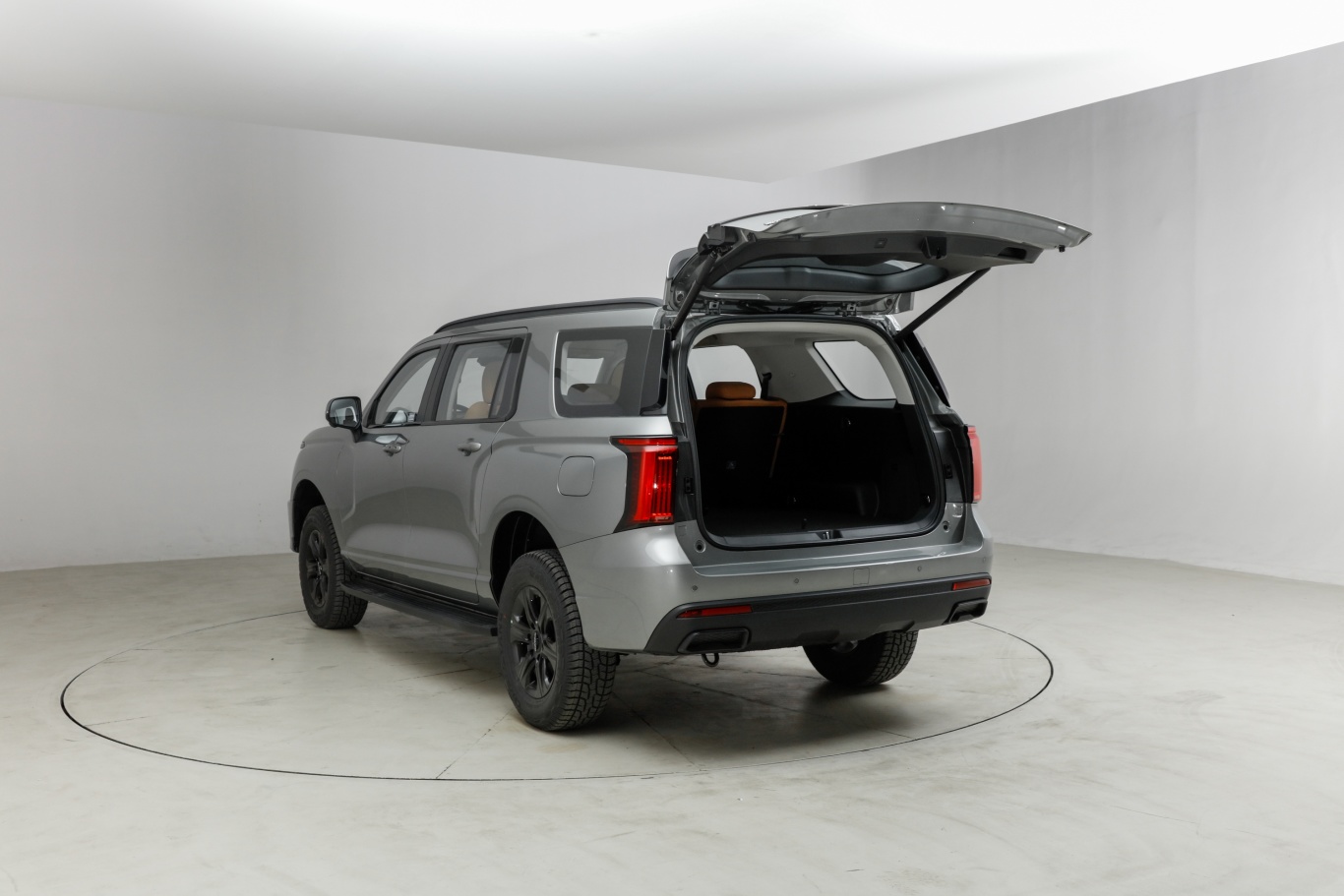 【哈弗H52.0T 领航版 柴油后备厢开启45度侧拍图片-汽车图片大全】-易车