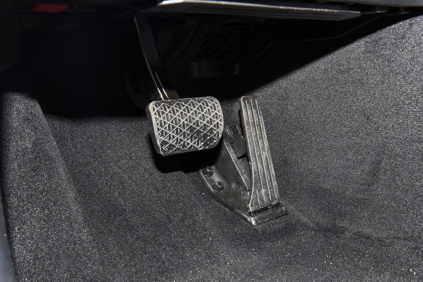 【奔驰C级改款 C 260 L 皓夜运动版脚踏板图片-汽车图片大全】-易车