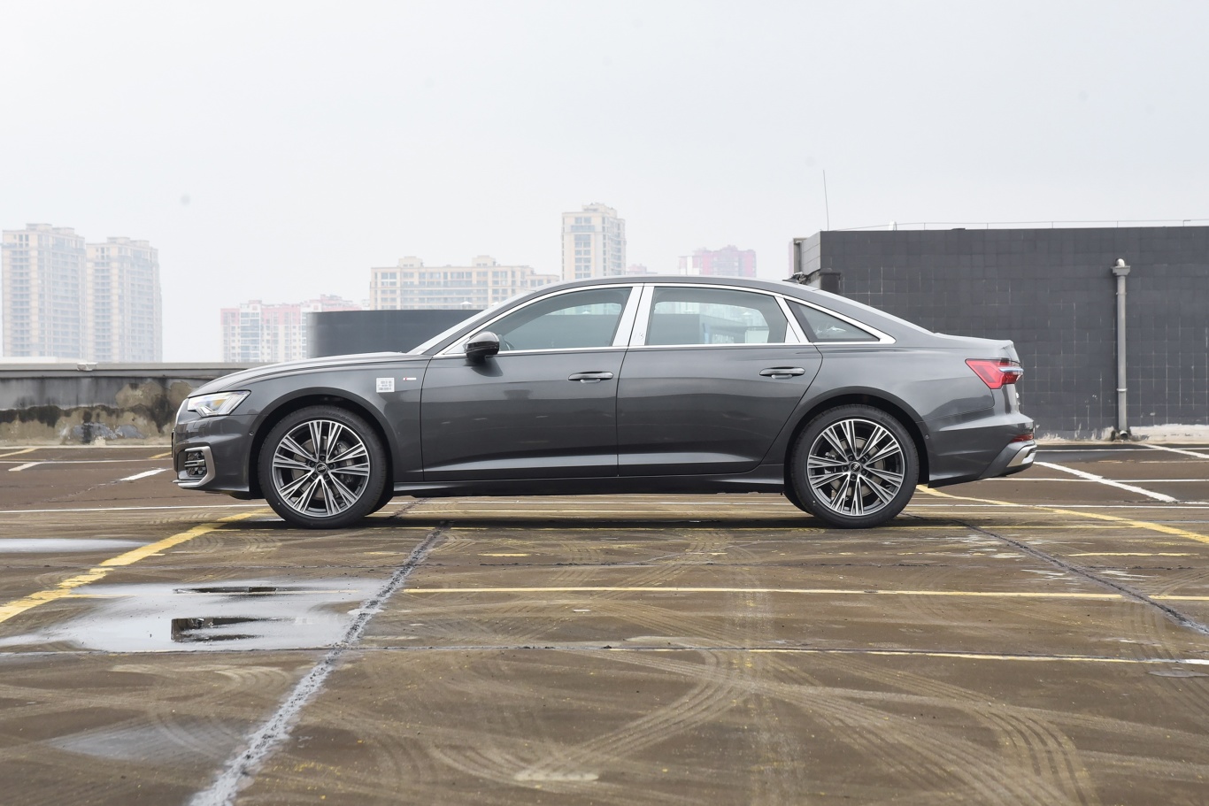 【奥迪A6L改款 45 TFSI quattro 臻选动感型正侧车头向左水平图片-汽车图片大全】-易车