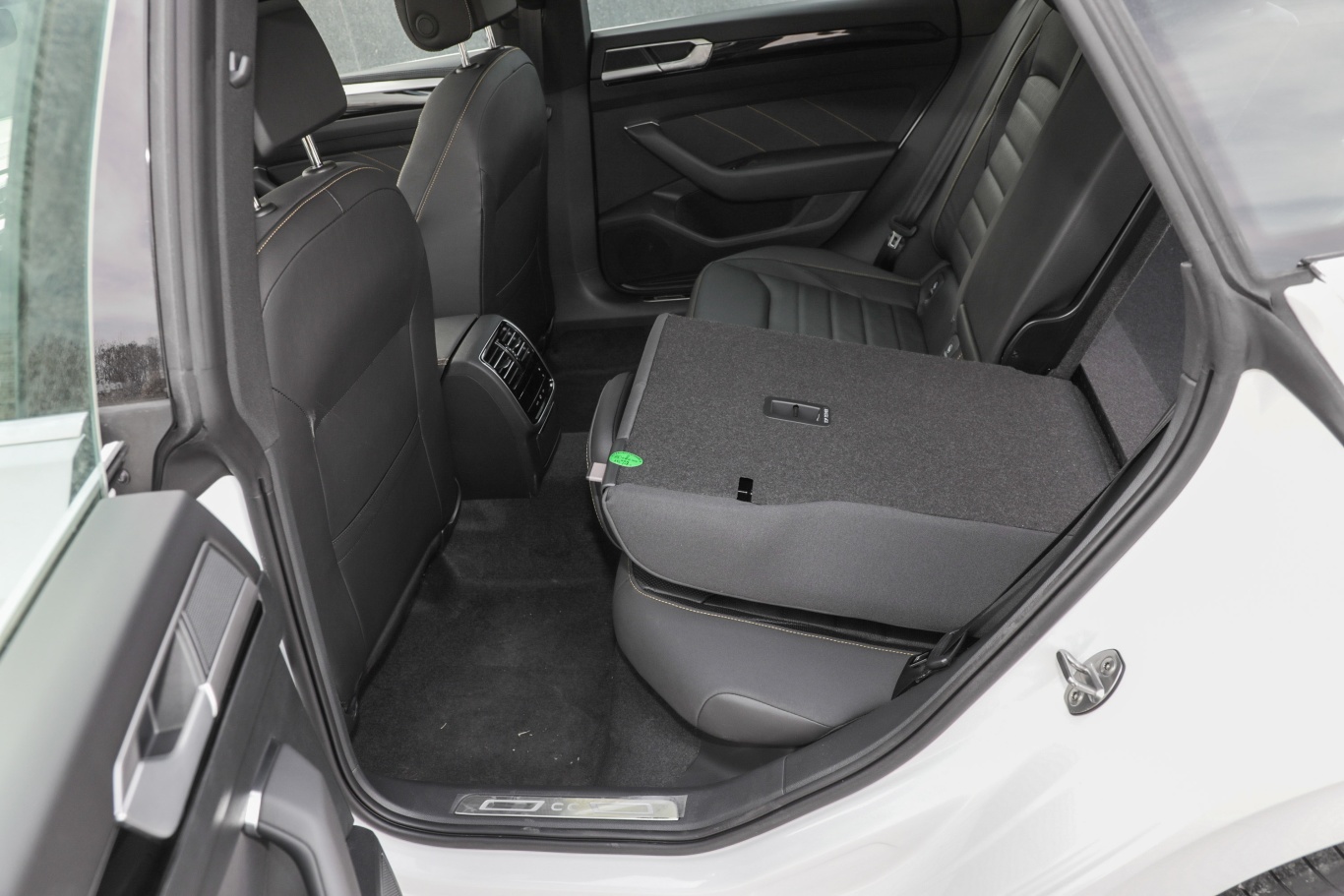 【一汽-大众CC众享款 380TSI 夺目版两排全部放倒图片-汽车图片大全】-易车