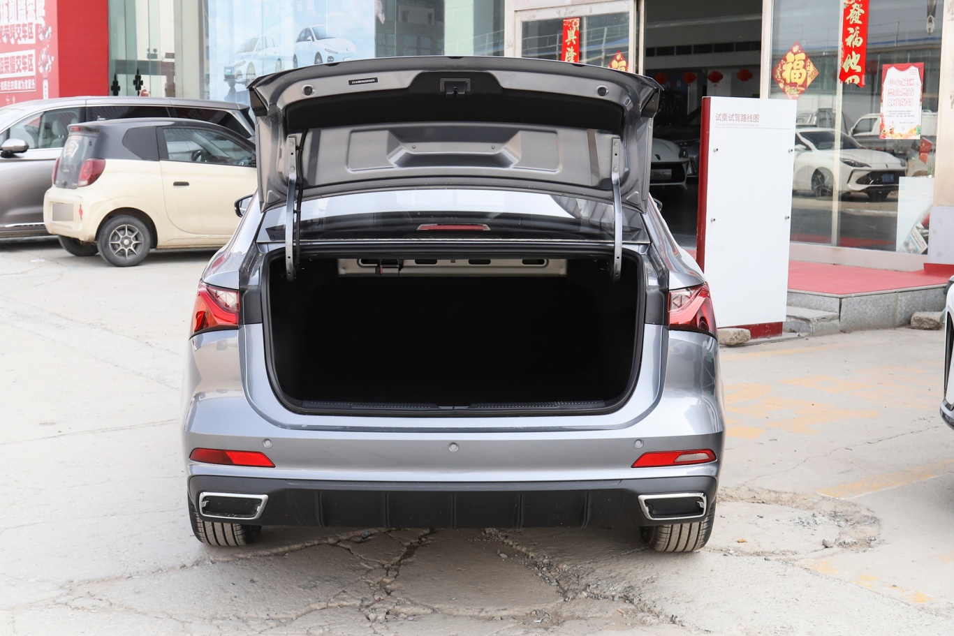 【荣威i51.5L CVT尊荣版后备厢图片-汽车图片大全】-易车
