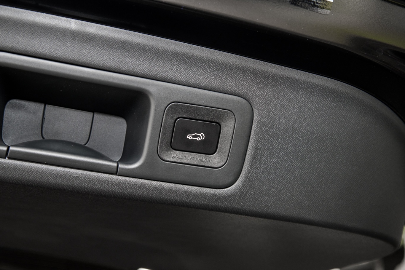 【传祺E9超级快充 2.0T 136km 冠军版电动尾门按键(手动扶手)图片-汽车图片大全】-易车