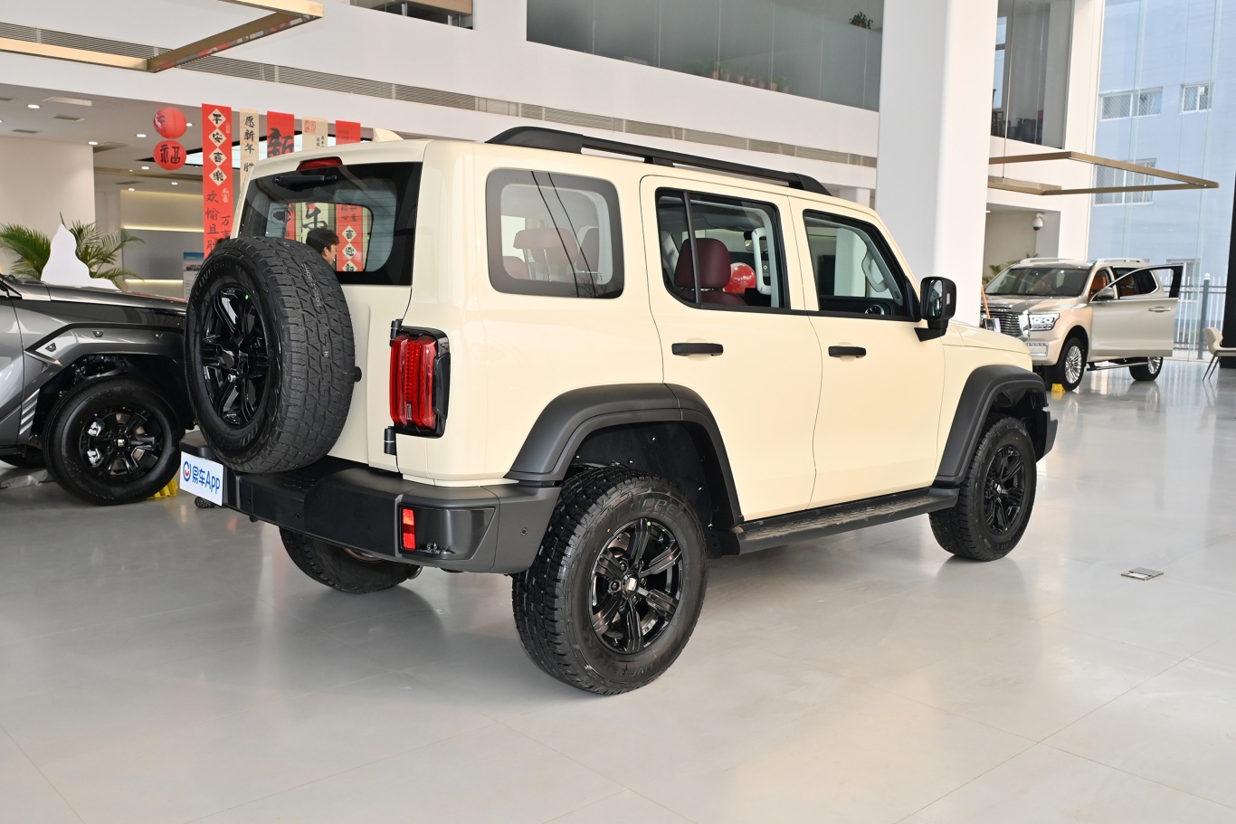 【坦克3002.0T 征服者 汽油侧后45度车头向右水平图片-汽车图片大全】-易车