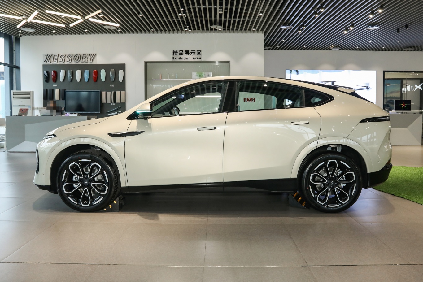 【小鹏G6625 后驱长续航Max旗舰版正侧车头向左水平图片-汽车图片大全】-易车