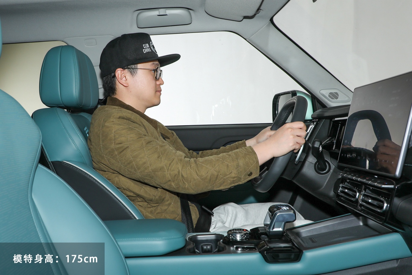 【捷途自由者2.0T 自动四驱征服前排空间体验图片-汽车图片大全】-易车