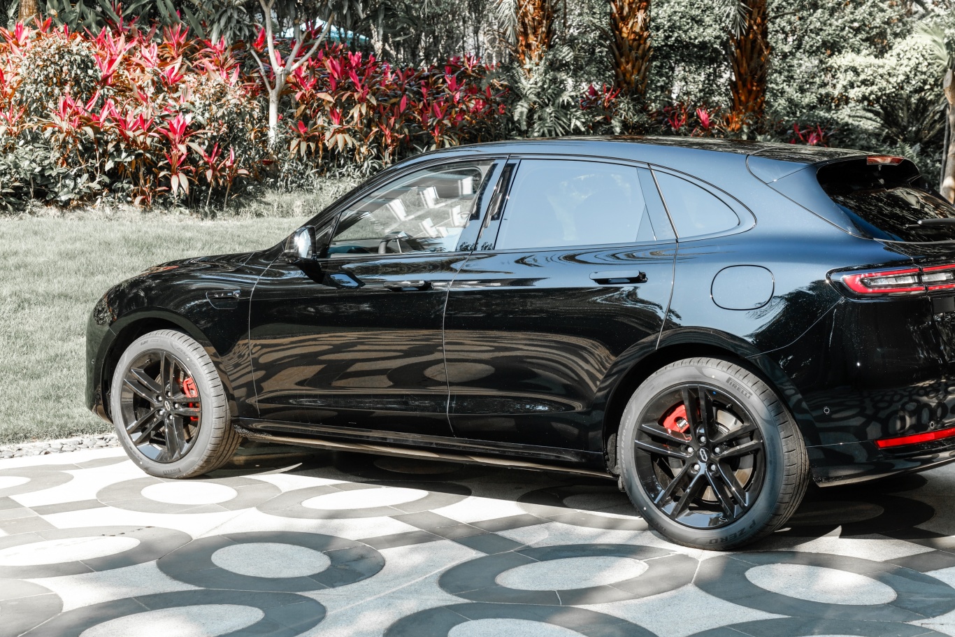 【问界M5增程版 230km Ultra 四驱版外观细节图片-汽车图片大全】-易车