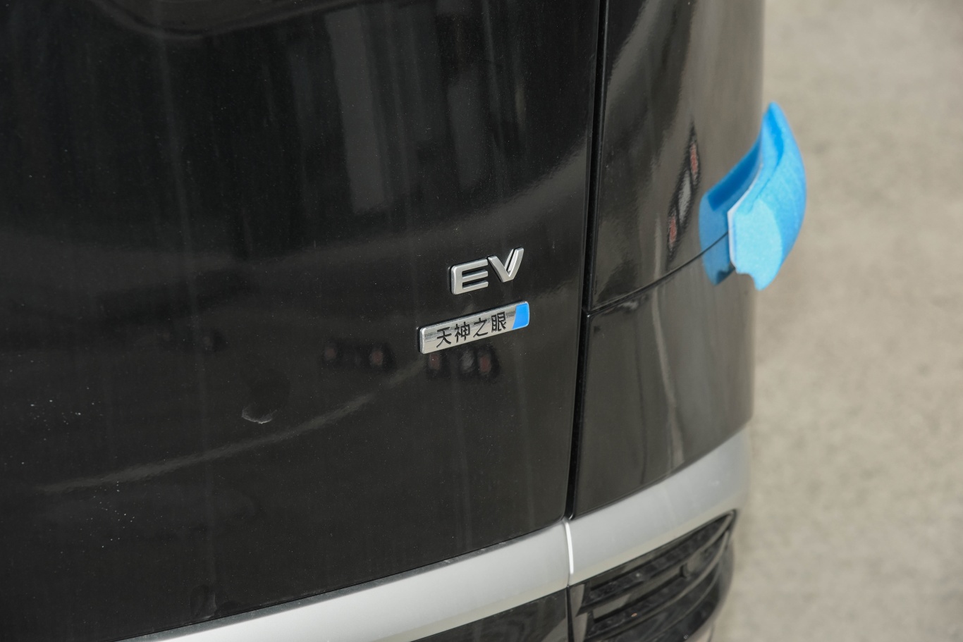 【腾势D9EV 智驾版 620km 前驱豪华型外观细节图片-汽车图片大全】-易车