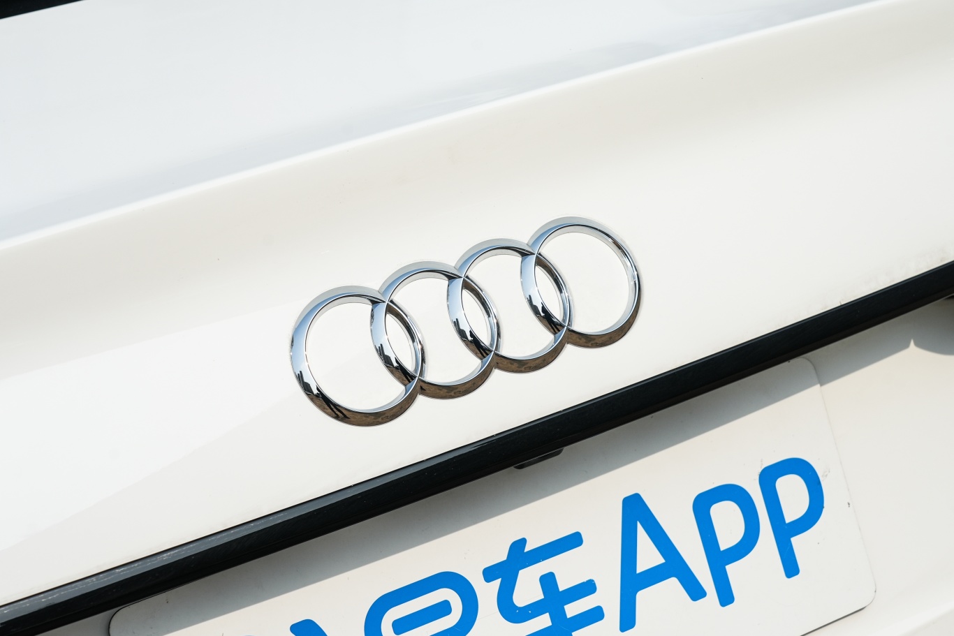 【奥迪A4L200万辆悦享版 40 TFSI 豪华动感型外观细节图片-汽车图片大全】-易车