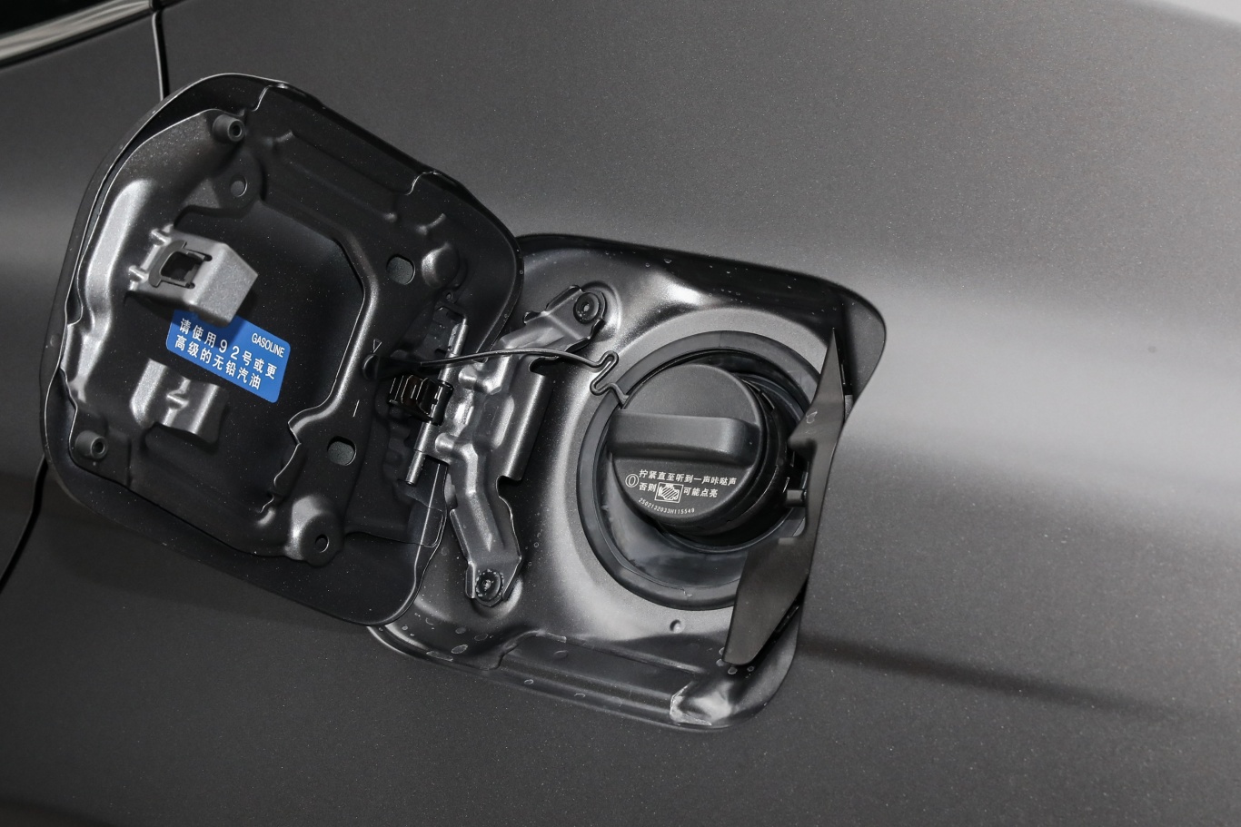 【凯美瑞双擎 2.0HG 光辉版加油口图片-汽车图片大全】-易车