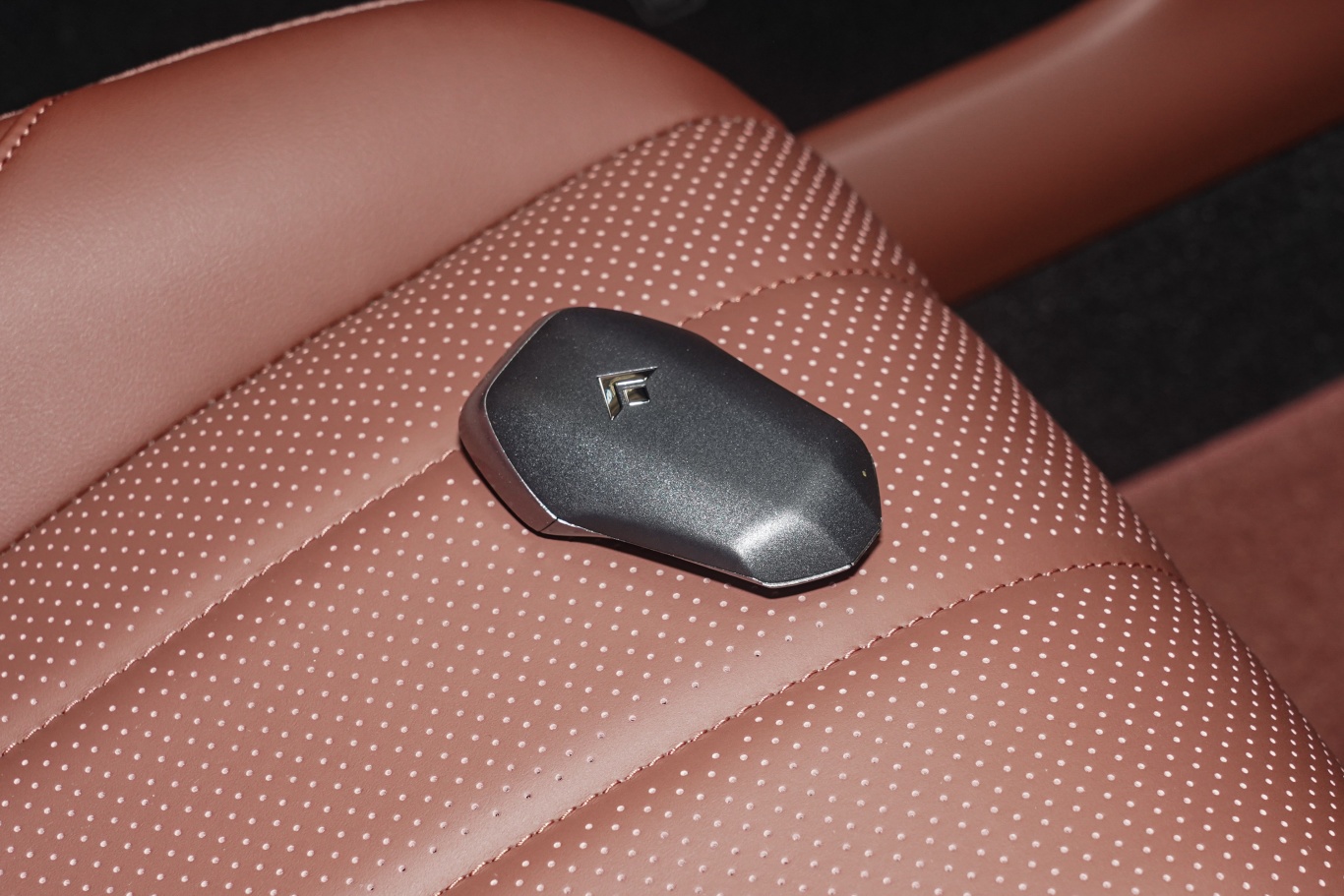 【昊铂HL纯电版 750km 后驱Max激光雷达版 6座主驾驶位图片-汽车图片大全】-易车