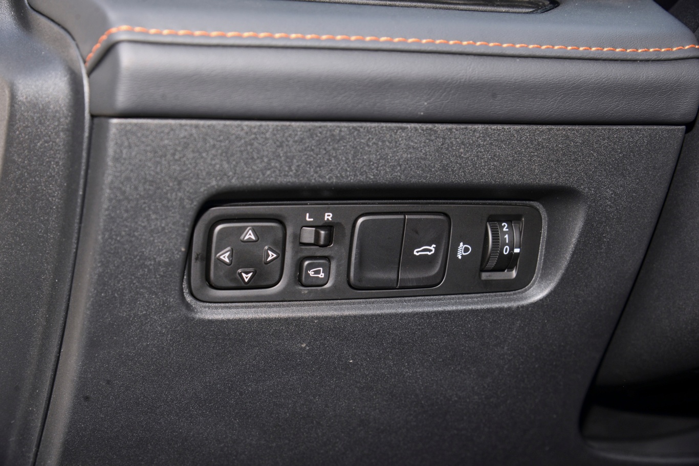 【长安UNI-V1.5T 500Bar尊贵型主驾驶位图片-汽车图片大全】-易车