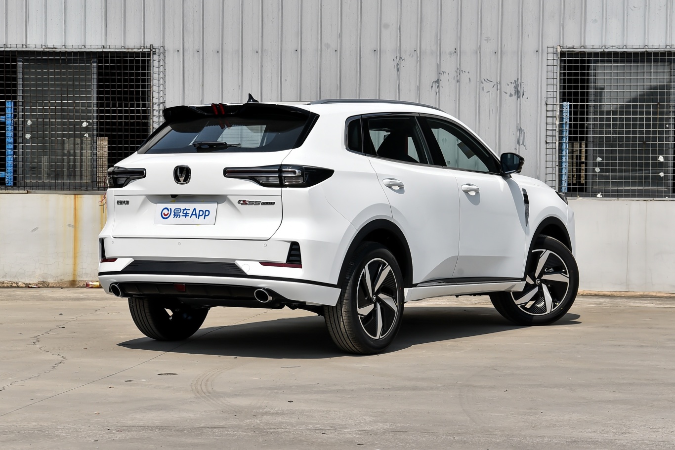 【长安CS55PLUS新蓝鲸 1.5T 500Bar尊贵型侧后45度车头向右水平图片-汽车图片大全】-易车