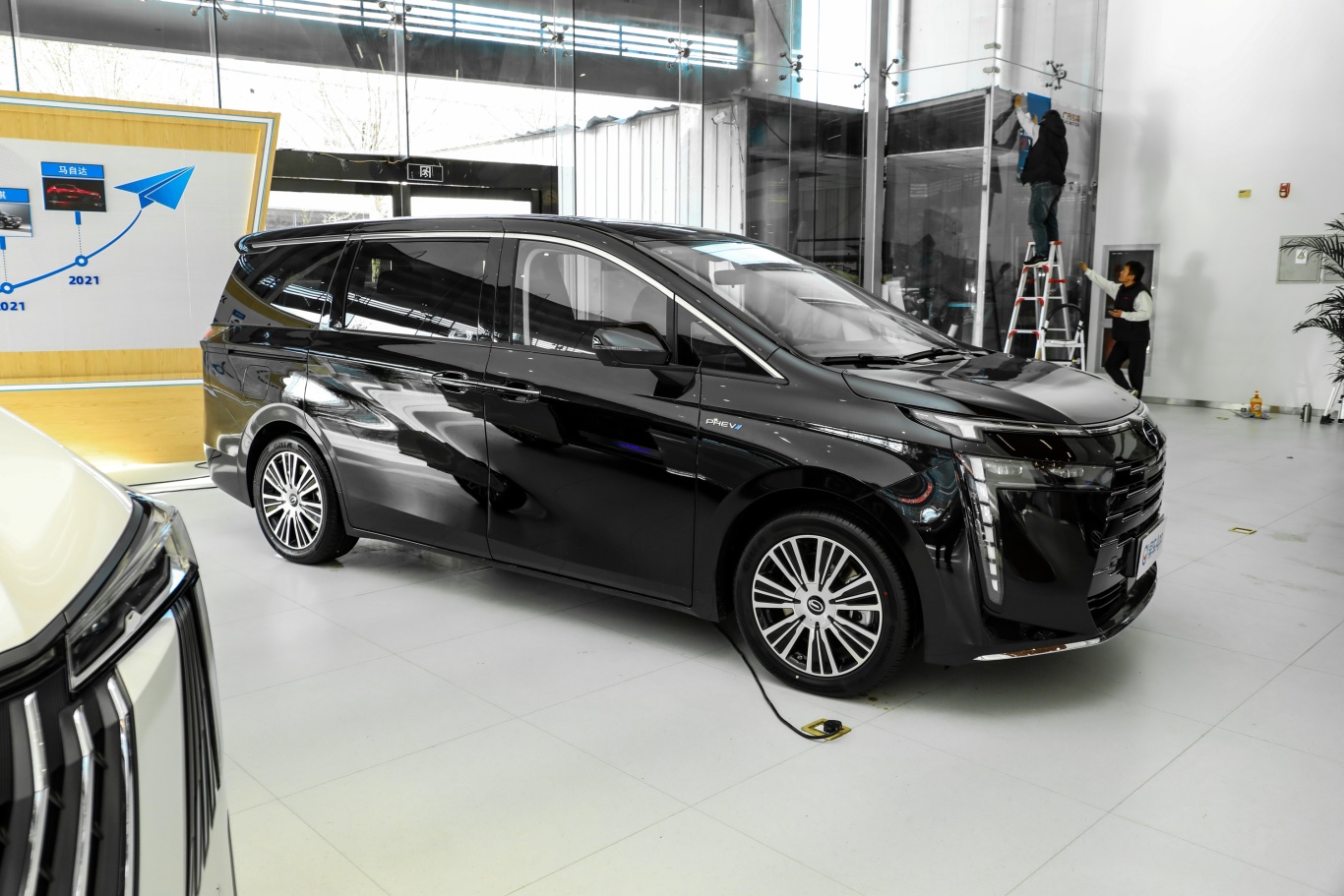 【传祺E8新能源2.0L 150km PRO+正侧车头向右水平图片-汽车图片大全】-易车