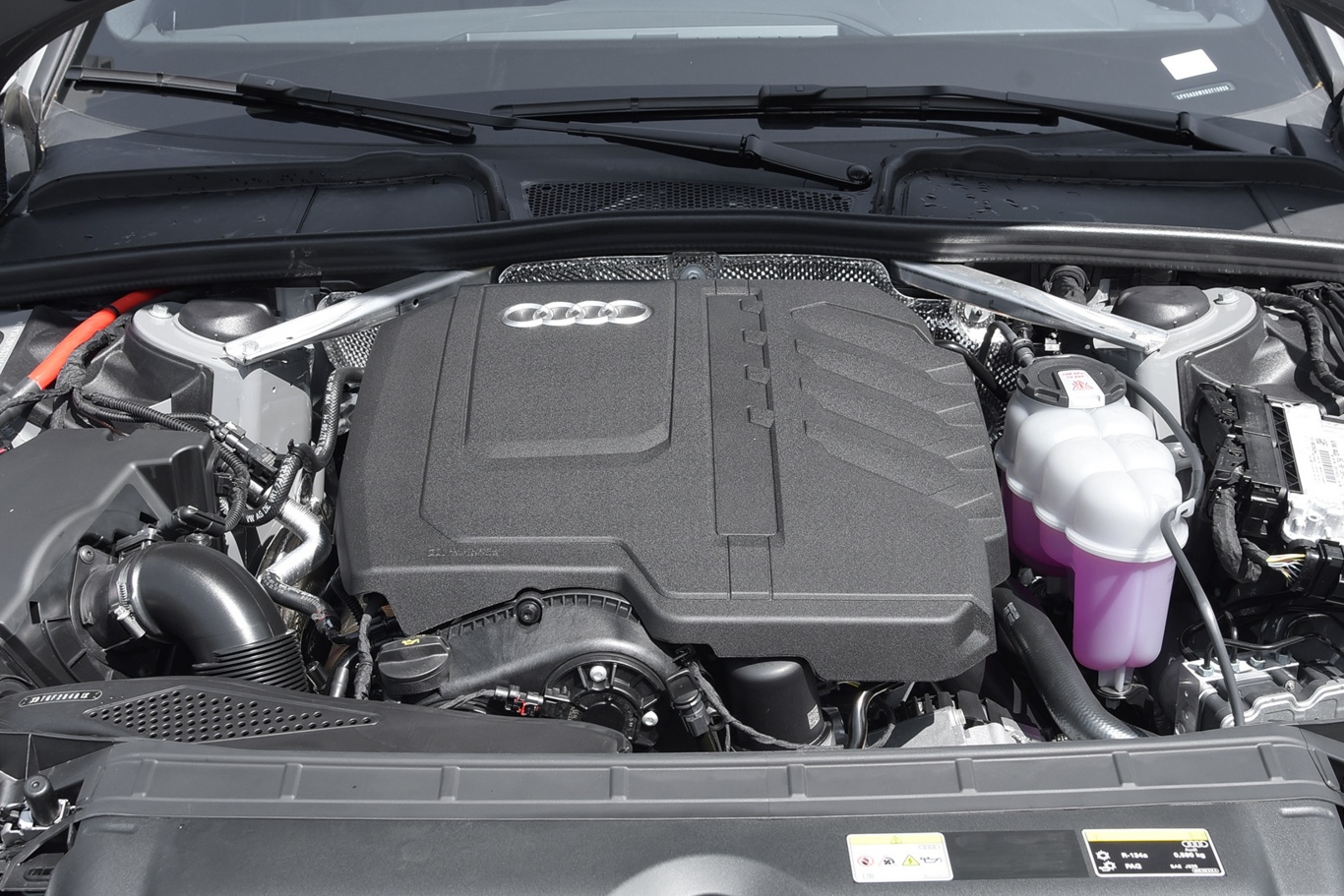 【奥迪A4L200万辆悦享版 40 TFSI 豪华动感型发动机/电机特写图片-汽车图片大全】-易车