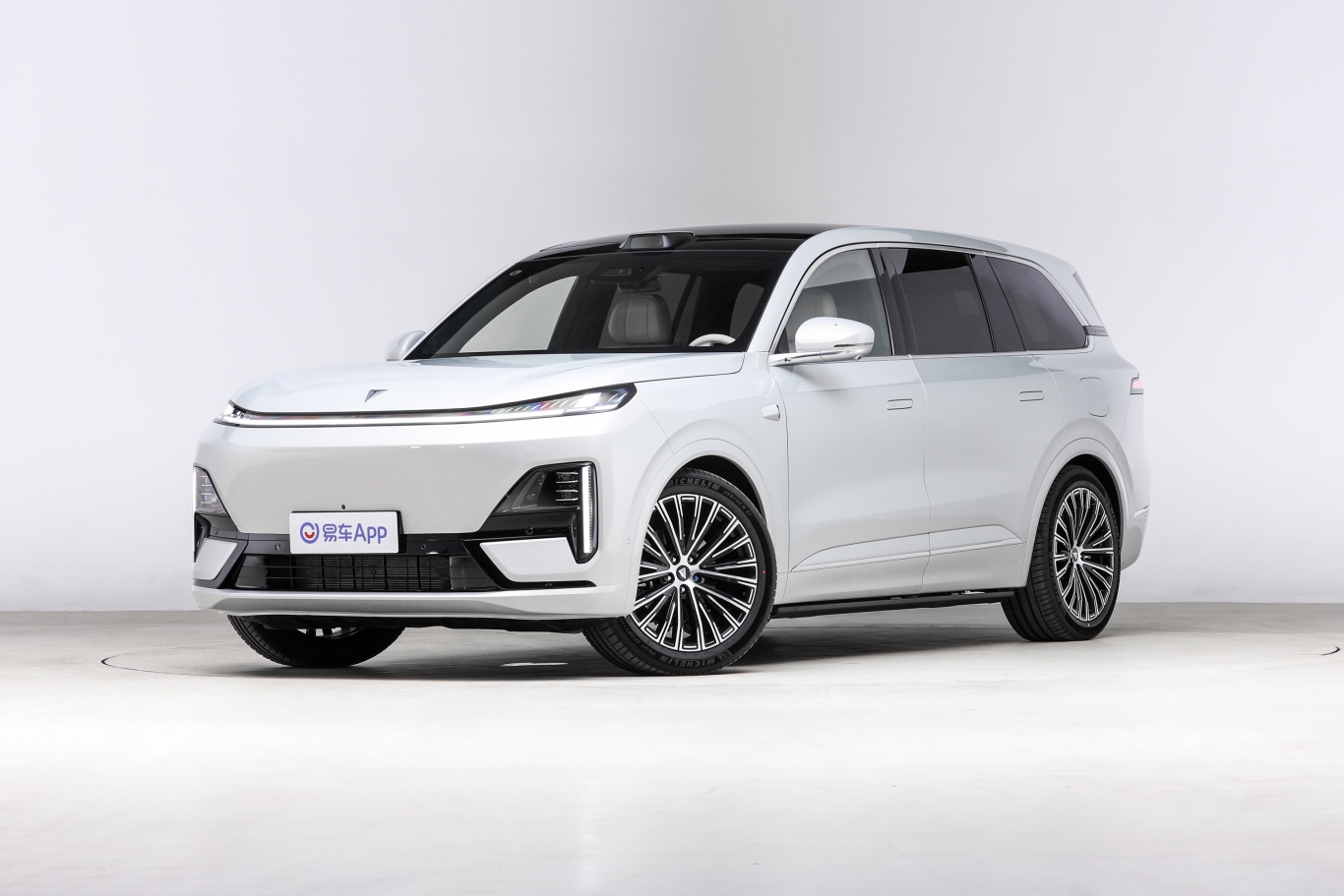 【深蓝S09210km 四驱Ultra+高定版侧前45度车头向左水平图片-汽车图片大全】-易车