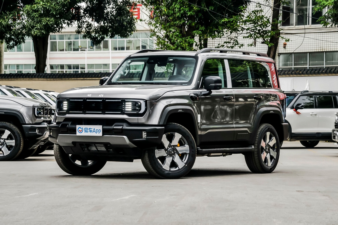 【北京越野BJ40增程1.5T 152km 标准版侧前45度车头向左水平图片-汽车图片大全】-易车