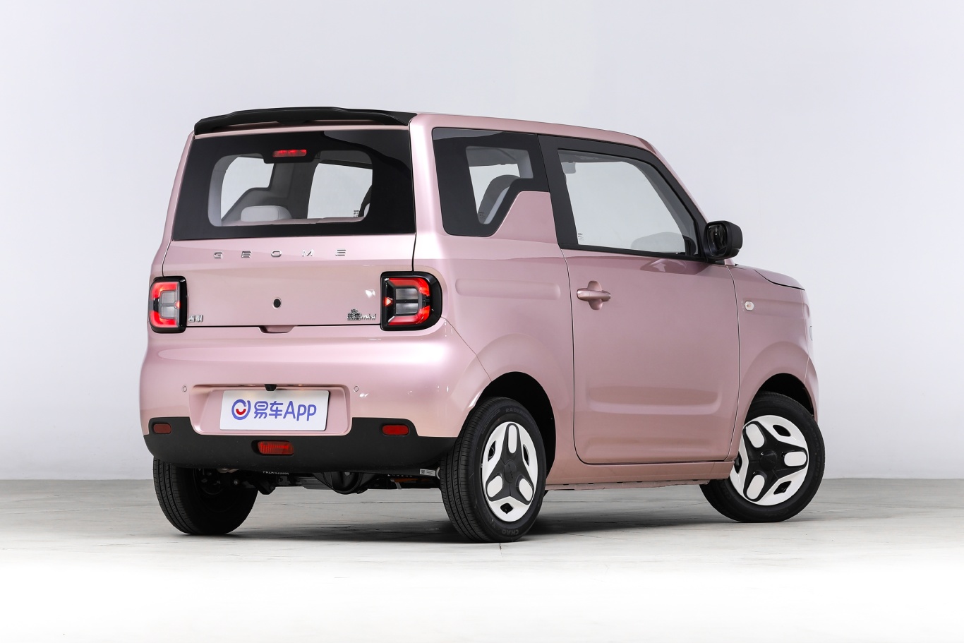 【熊猫熊猫mini 210km 元气熊侧后45度车头向右水平图片-汽车图片大全】-易车