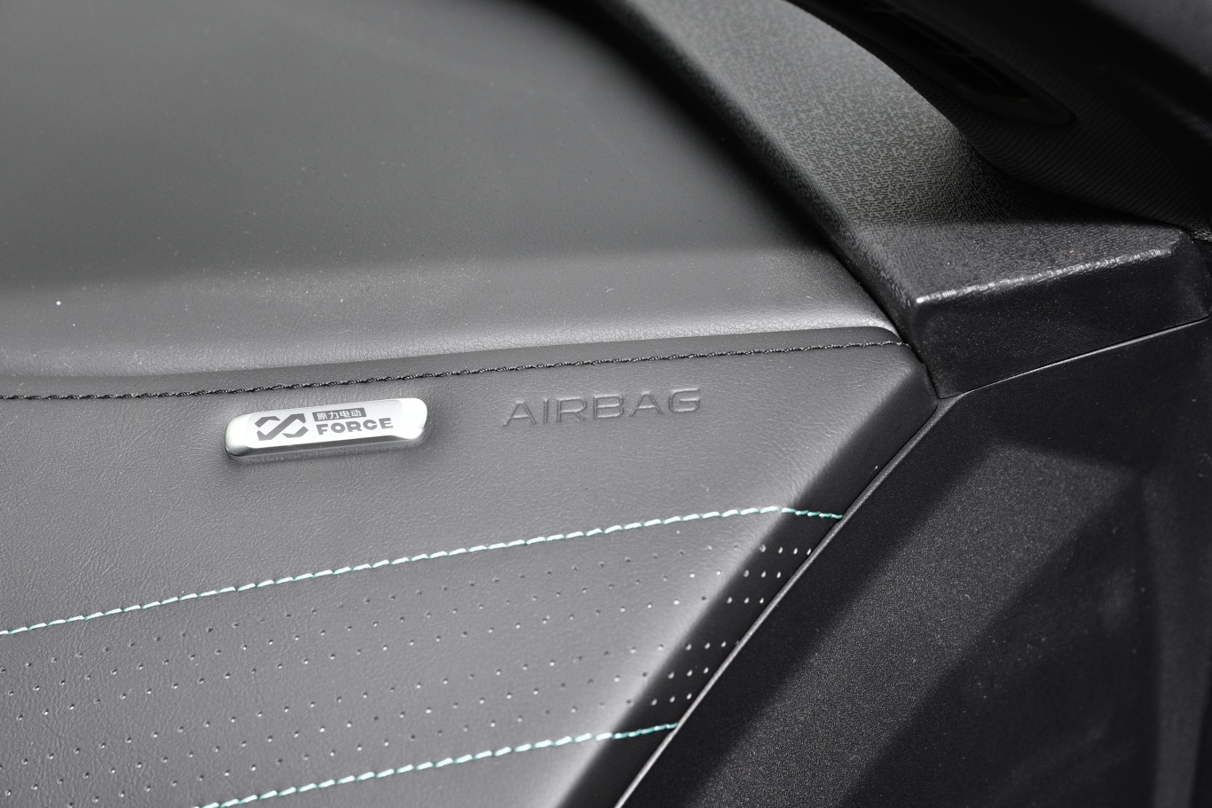 【深蓝SL03改款 纯电版 530km 精英型副驾安全气囊图片-汽车图片大全】-易车