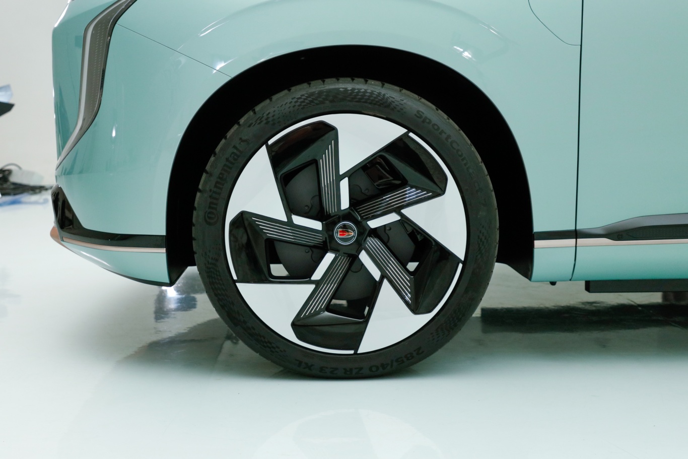 【红旗HS9 PHEV标准版前轮毂造型图片-汽车图片大全】-易车