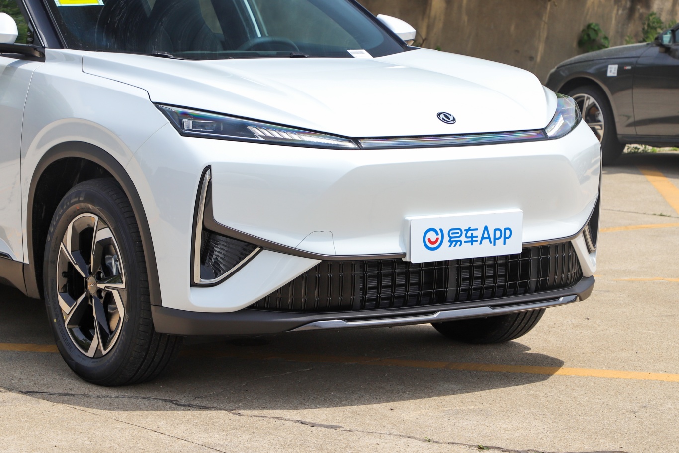 【东风风神L7插电混动 1.5T 205km 205超长续航畅享型前格栅侧俯拍图片-汽车图片大全】-易车