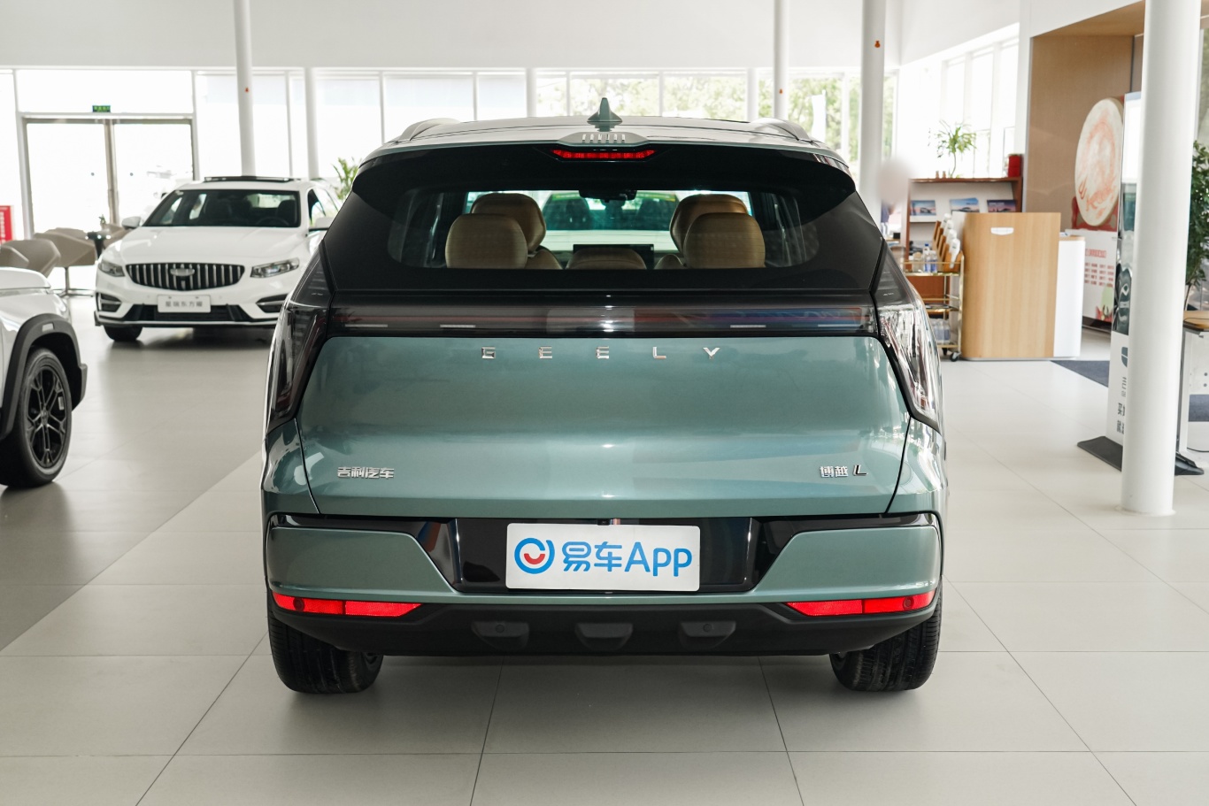 【博越L第四代 2.0T 热爱版正后水平图片-汽车图片大全】-易车