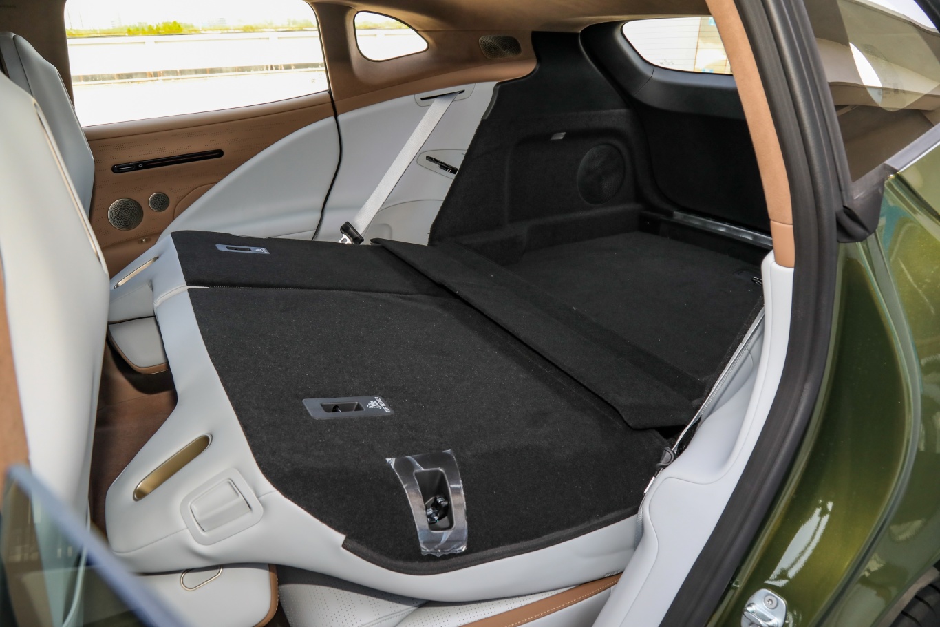 【阿维塔07纯电版 650km 后驱Max探索版后排空间图片-汽车图片大全】-易车