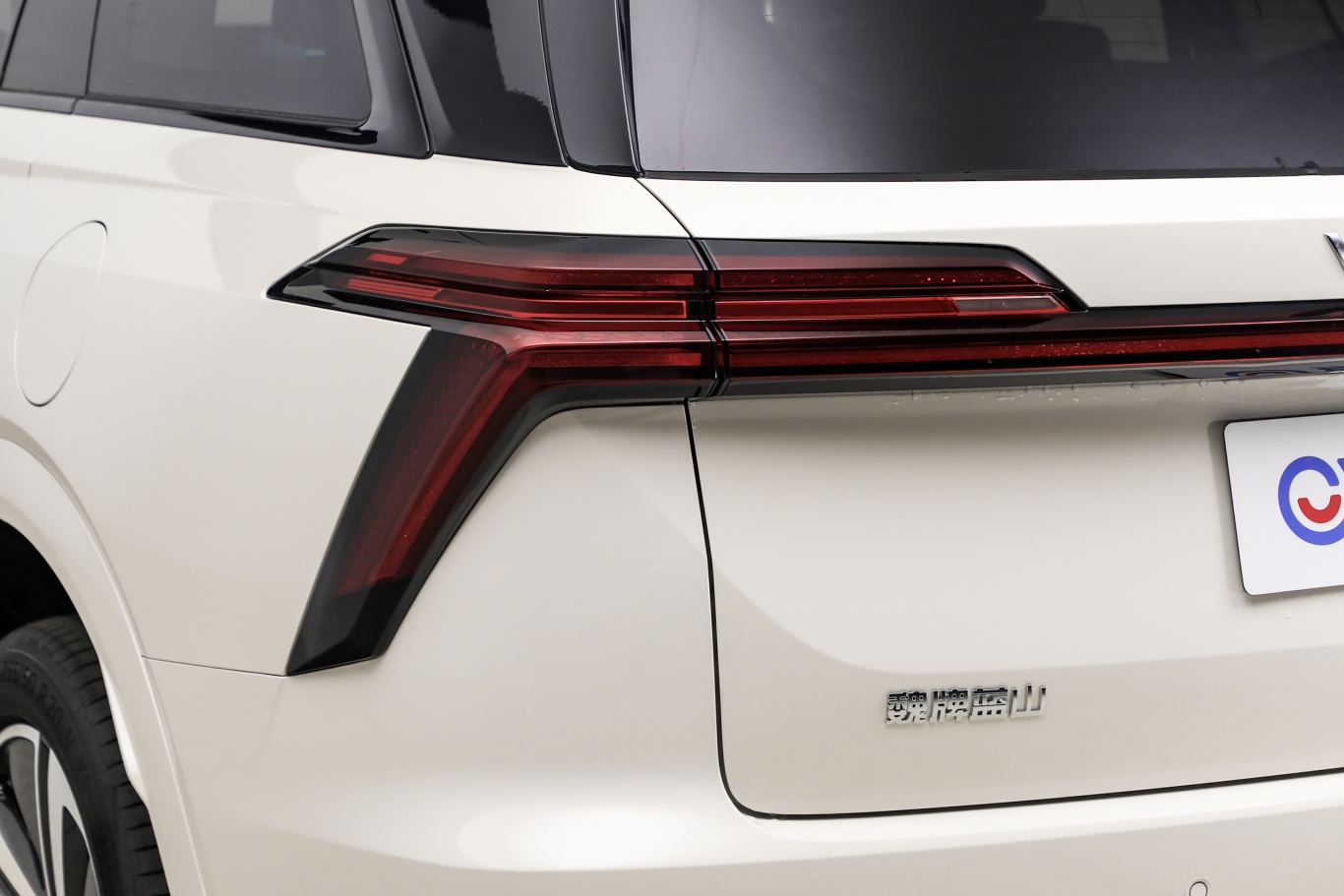 【魏牌蓝山1.5T 220km 四驱Ultra尾灯侧45度俯拍图片-汽车图片大全】-易车